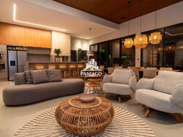 Casa Térrea à Venda no Condomínio Belvedere I | Porteira Fechada | 325 m²
