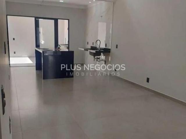 Casa térrea à venda no Condomínio Golden Park Residence II 3 dormitórios, pé direito alto e cozinha