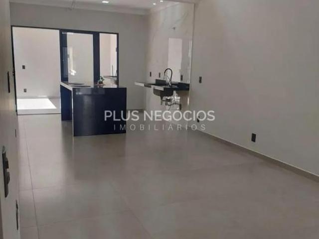 Casa térrea à venda no Condomínio Golden Park Residence II 3 dormitórios, pé direito alto e cozinha