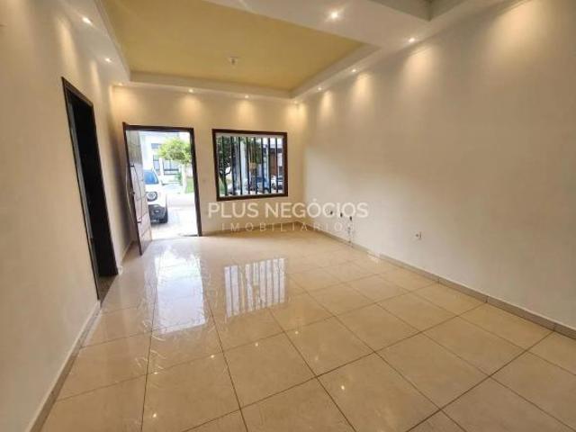 Casa térrea à venda no Condomínio Horto Florestal III, Sorocaba: 3 dormitórios, suíte e amplo quinta