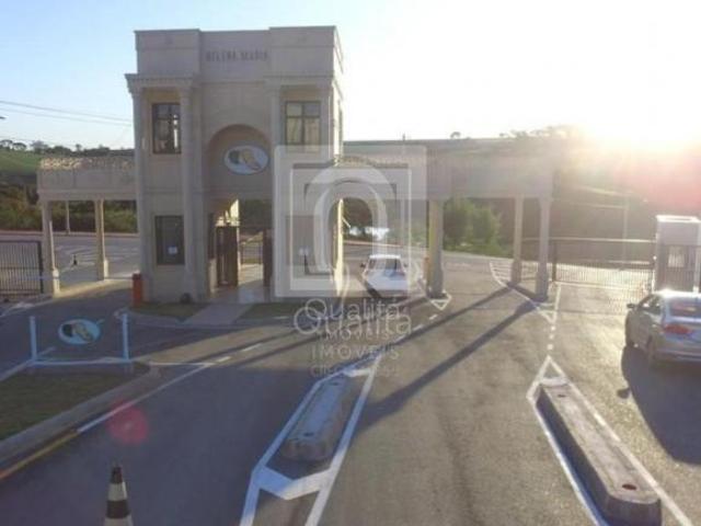 Casa térrea à venda no Condomínio Helena Maria com 1 suíte e quintal com área gourmet