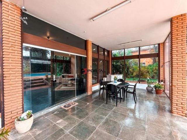 Casa Térrea à Venda no Condomínio Jardim Mediterrâneo Projeto de Nelson Duprê