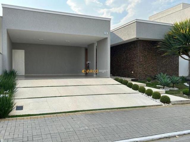 Casa Térrea à Venda no Condomínio Jardim do Golfe III