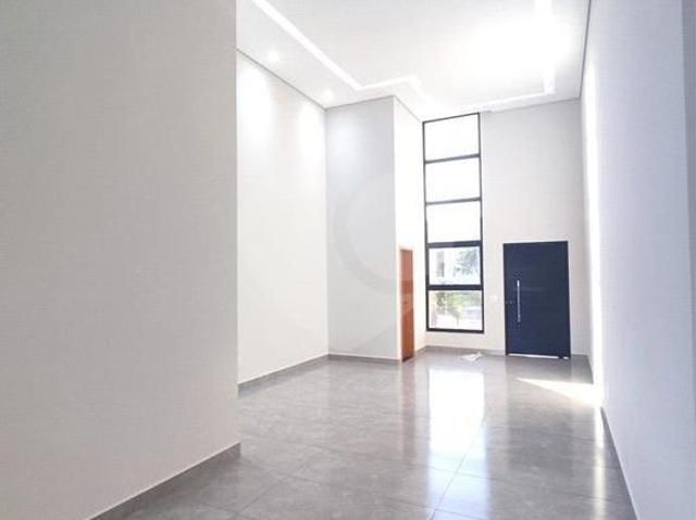 Casa Térrea à venda no Condominio Lagos D’Icarai Salto SP, com 03 suítes e piscina