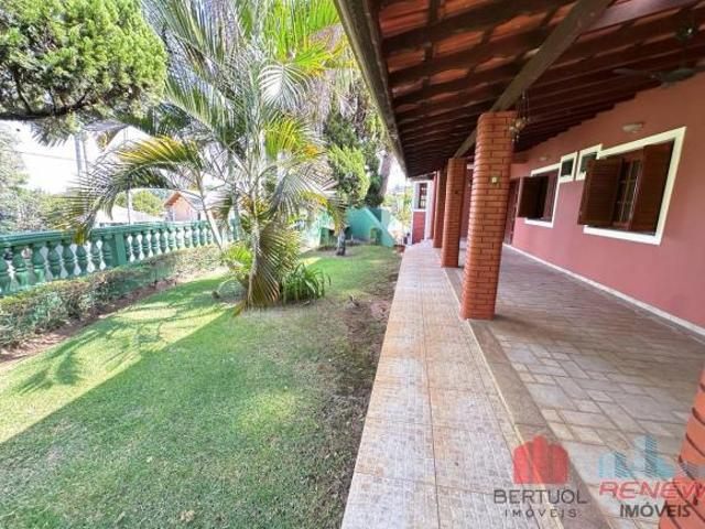 Casa térrea á venda no Condomínio Marambaia em Vinhedo/SP