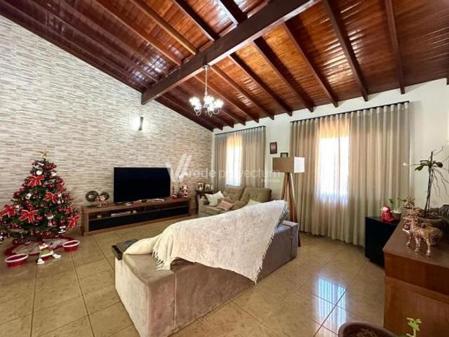 Casa térrea à venda no Condomínio San Conrado, com 5 dormitórios, sendo 2 suite