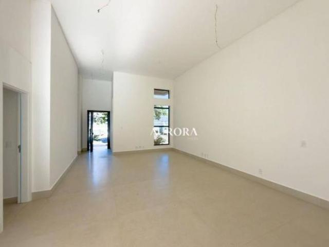 Linda Casa Térrea à venda no Condomínio Sun Lake, 4 quartos e 245m² construídos por R$ 2.889.000 L