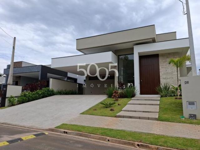 Casa térrea à venda no Condomínio Portal dos Bandeirantes, com 231m² e 3 suítes
