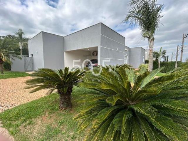Casa térrea à venda no Condomínio Palmeiras Imperiais, com 221 m² e 3 suítes