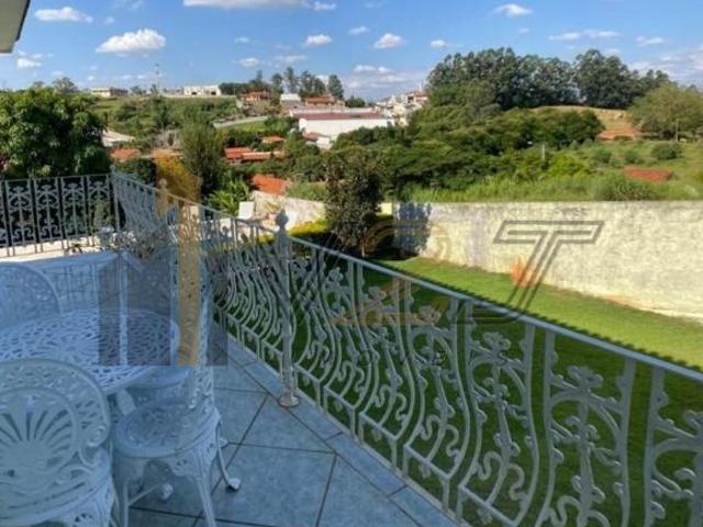 Casa térrea à venda no Condomínio Recanto Florido na cidade de Vinhedo/SP