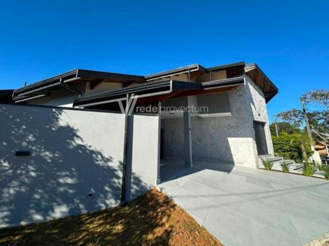 Casa Térrea à Venda no Condomínio Vivenda das Quaresmeiras – Valinhos/SP