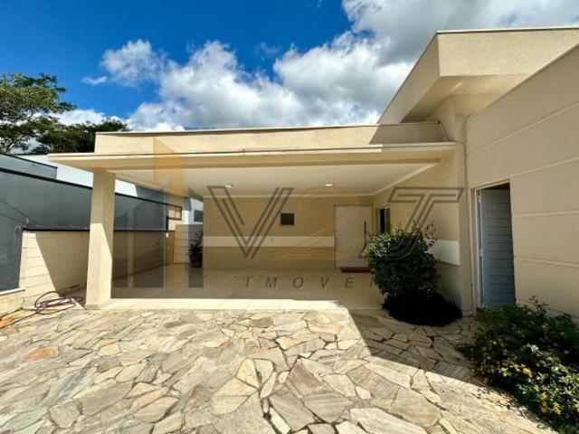 Casa térrea à venda no Condomínio Villa D&apos oro na cidade de Vinhedo SP