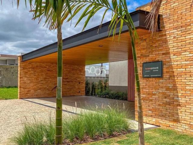 Casa térrea à venda no Condomínio Xapada com 410m² e 4 suítes