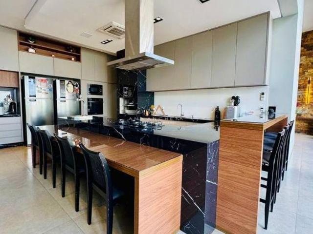 Casa térrea à venda no Gaivota 1, 430m2 de área construída e com 4 dormitórios