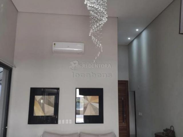 Casa térrea a venda no Gaivota II com 02 quartos, piscina e energia fotovoltaica