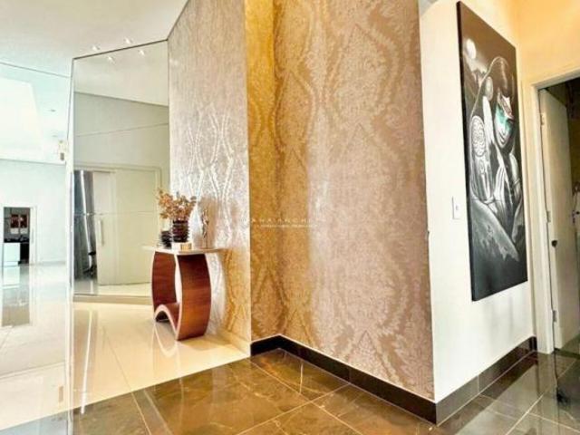 Casa térrea à venda no Golden Park, com 3 suítes, cozinha separada, piscina