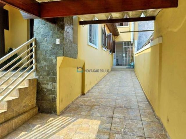 Casa térrea à venda no Jabaquara, 2 dormitórios, 4 vagas, terreno 10x14,50