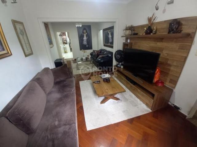 Casa térrea à venda no Jardim da Saúde com 3 dormitórios, suíte e 3 vagas