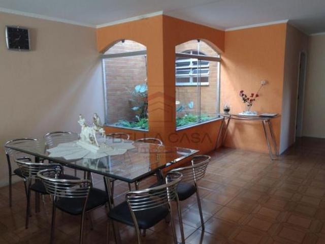 Casa terrea a venda no Jardim Textil com quintal e entrada lateral