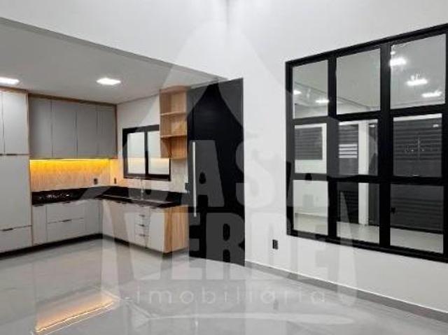 Casa térrea à venda no Jardim Bom Sucesso em Indaiatuba/SP