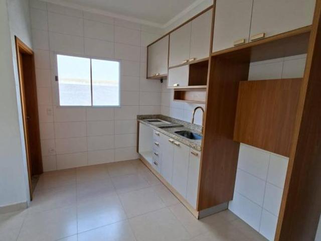 Casa Térrea à Venda no Jardim do Lago em Atibaia