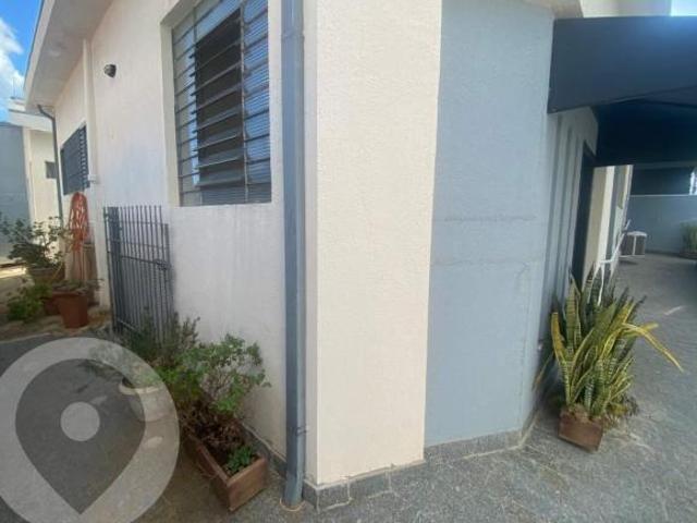 Casa Térrea à Venda no Jardim Proença Ideal para Residencial ou Comercial