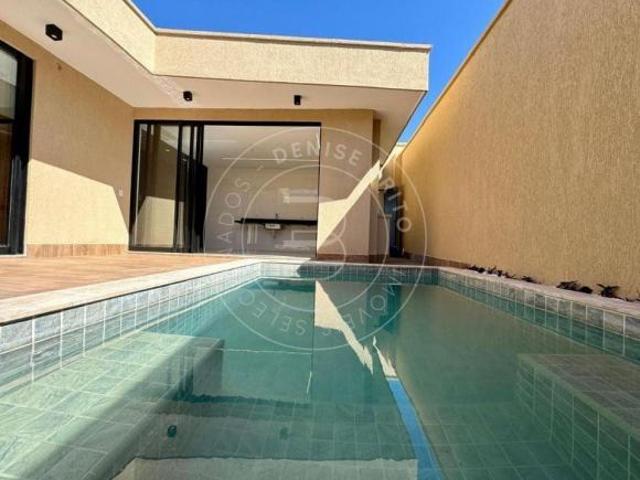 Casa térrea à venda no Jardins Barcelona | 3 suítes | Piscina | Energia solar | R$ 990 mil