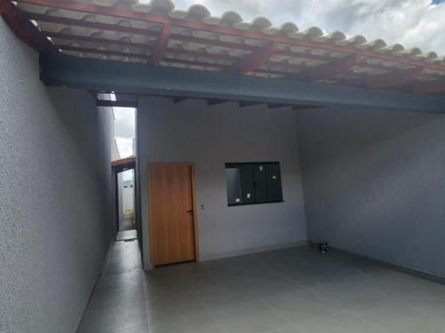 CASA TÉRREA À VENDA NO PARQUE INDUSTRIAL JOÃO BRAZ 3 QUARTOS, SUÍTE E QUINTAL GRAMADO