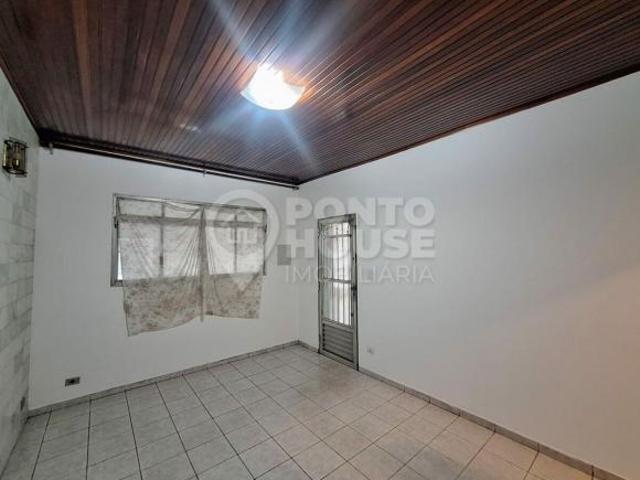 Casa térrea à venda no Planalto Paulista, 3 dormitórios, 2 vagas, para reforma