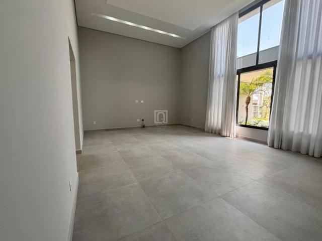 Casa térrea à venda no Residencial Jardim Solar do Bosque, Sorocaba | 3 suítes, piscina e área gourm