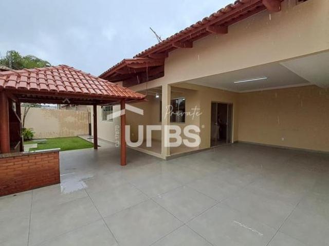 Casa térrea à venda no Setor Parque Anhanguera 1, 3 quartos sendo 1 suíte, 2 vagas de garagem