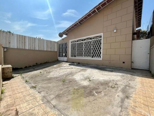CASA TÉRREA À VENDA OU LOCAÇÃO NO BROOKLIN