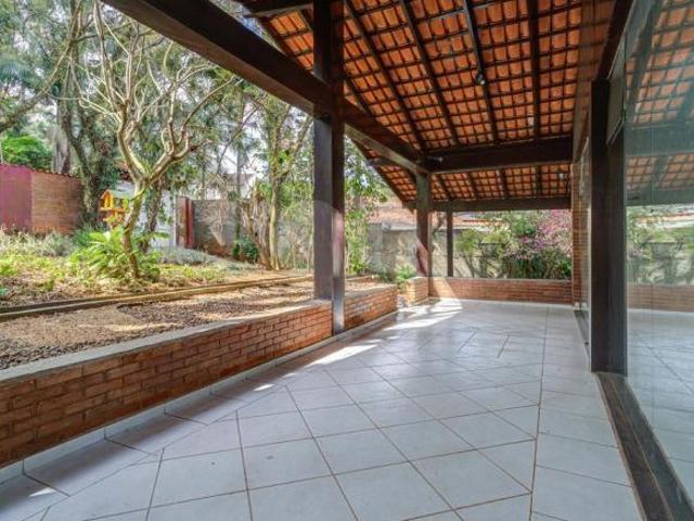 Casa Térrea à venda ou para alugar com 5 quartos, sendo 1 suíte, em Jardim Marajoara, São Paulo