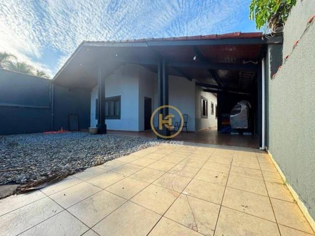 Casa térrea à venda á 150 metros do mar venda com 3 dormitórios, sendo 1 suíte e edícula no bairro S