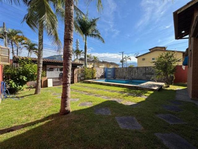 Casa térrea a venda a 200 metros da Praia de Indaiá Caraguatatuba