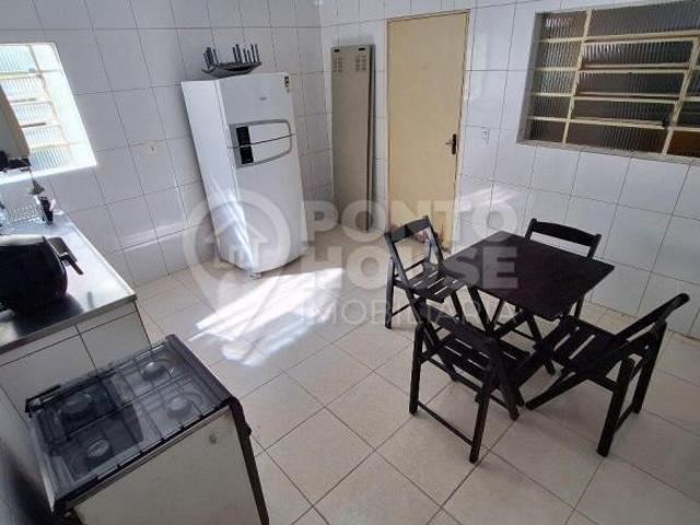 Casa térrea à venda bairro Bosque da Saúde com edícula, 6 cômodos e 2 cozinhas