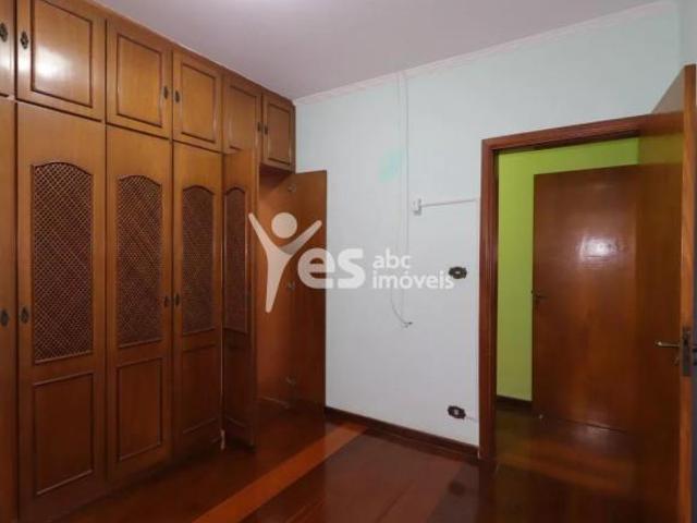 Casa Térrea à Venda com 400m², 3 suítes, 5 banheiros, piscina, 4 vagas de garage