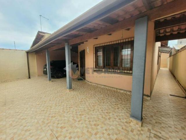Casa térrea à venda com 4 dormitórios na Praia das Palmeiras em Caraguatatuba SP