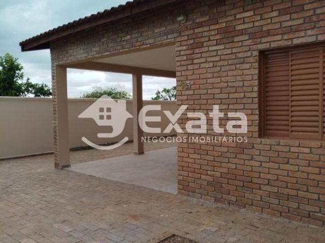 Casa terrea a venda com 4 quartos, sendo 2 suites no centro de Aracoiaba da Serra
