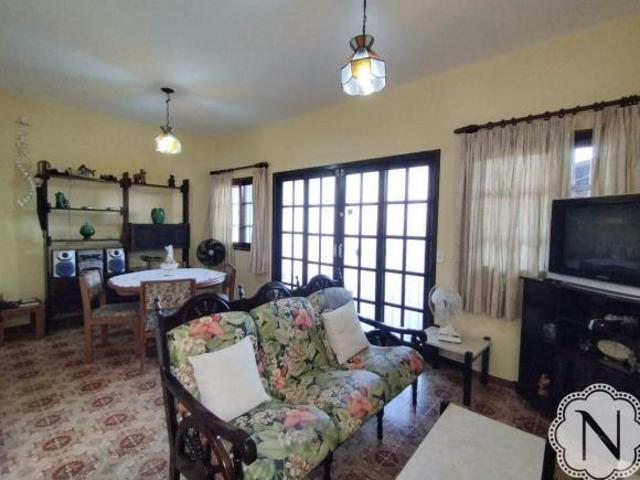 Casa térrea à venda com 4 suítes, área gourmet e 400 m² no Nova Itanhaém – a 150 metros da praia