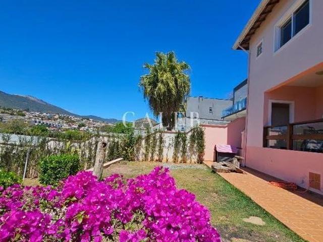 Casa térrea à venda com 526m² de terreno