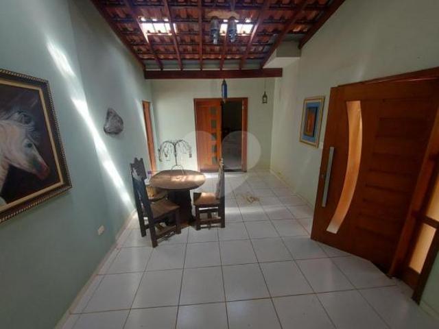Casa Térrea à venda com 5 quartos, sendo 4 suítes, em Residencial Samambaia, São Carlos