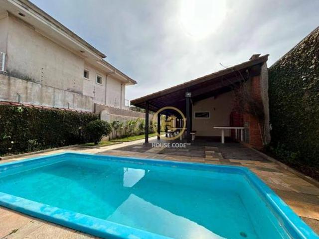 Casa térrea à venda com 897 m² de terreno, 6 dormitórios 5 suítes, piscina e área de lazer complet