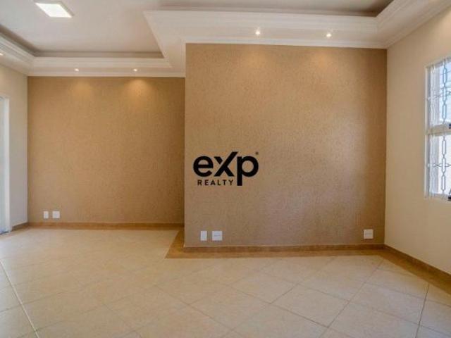 Casa térrea à venda com 03 quartos sendo 01 suite no Jd. Santa Helena em Valinhos/SP