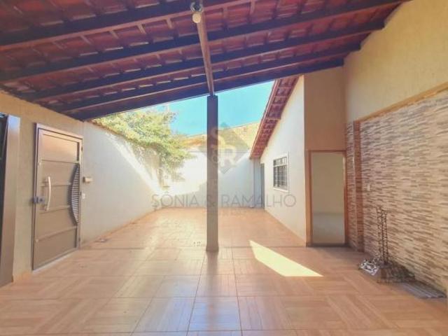 Casa térrea à venda com 125,69m² de área construída e 03 quartos, sendo 01 suíte no bairro Jardim Pr