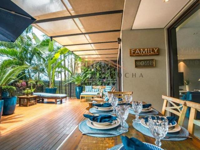 Casa térrea à venda com 130m² 3 suítes e 3 vagas em condomínio fechado