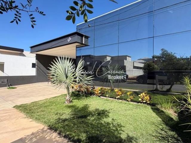 Casa térrea à venda, com 159m², distribuídos em 3 quartos suítes, escritório, lavabo, sala conjugada