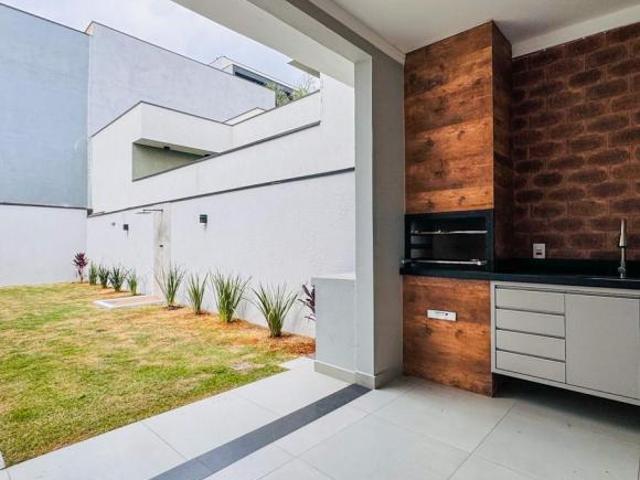 Casa térrea à venda com 1 suíte em condomínio fechado em Monte Mor