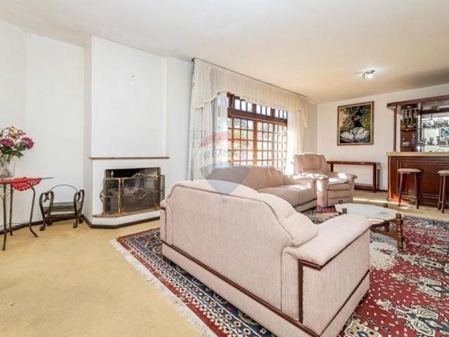 Casa térrea à venda com 220m², 3 dormitórios 1 suíte máster e 4 vagas por R$ 1.290.000,00 no Bairr