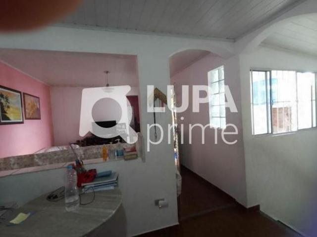 Casa térrea à venda com 2 dormitórios na Parada Inglesa!